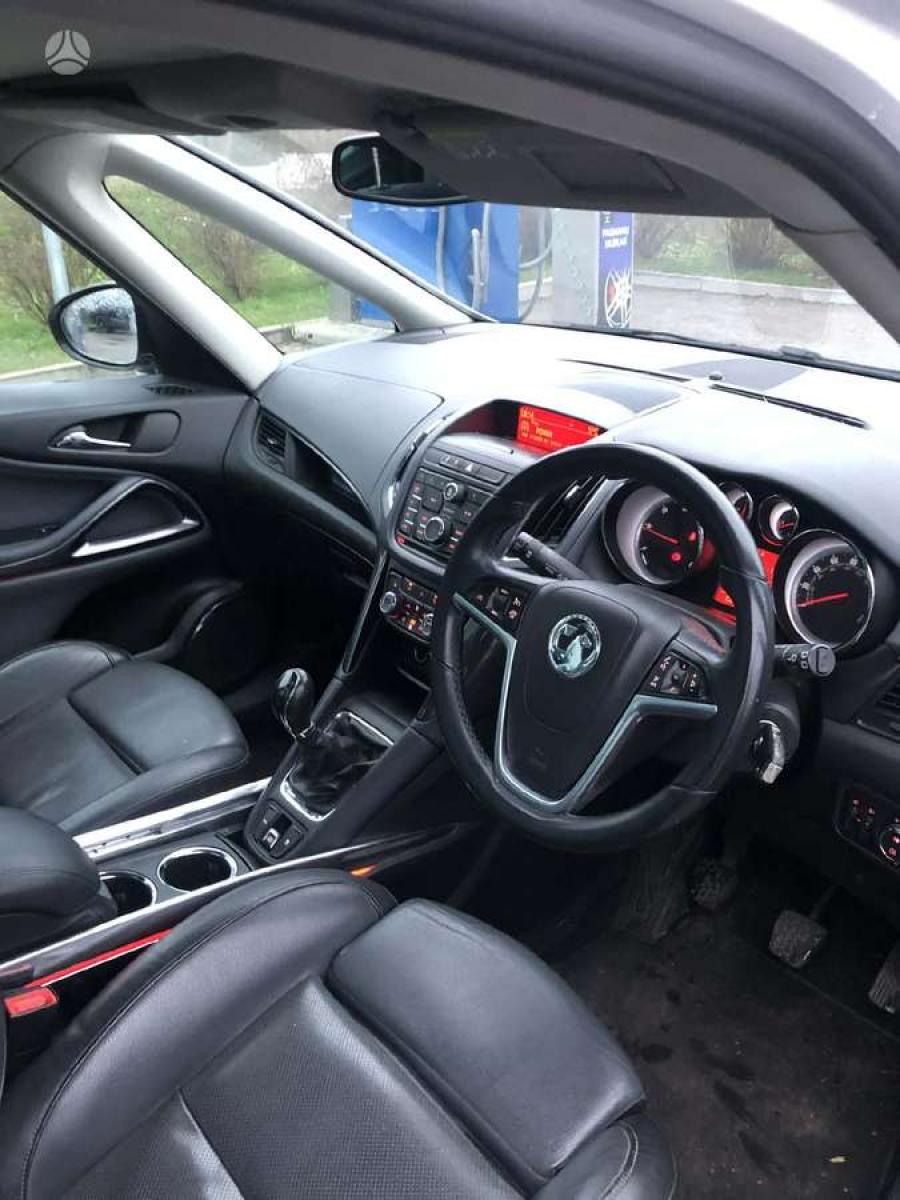 Balts Opel Zafira Tourer 2015 Kauņa, ar dzinēja tilpumu 2.00 L un nobraukumu 234 tūkst. km par 2400 €, foto 6 vietnē AUTOMOTO.COM.LV