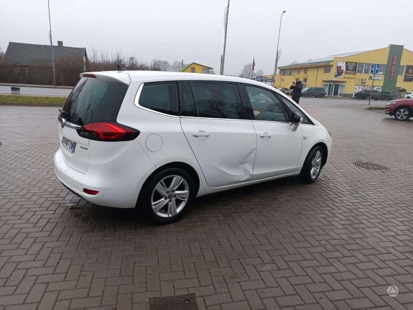 Balts Opel Zafira Tourer 2015 Tauragė, ar dzinēja tilpumu 1.60 L un nobraukumu 194 tūkst. km par 4800 €, foto 4 vietnē AUTOMOTO.COM.LV