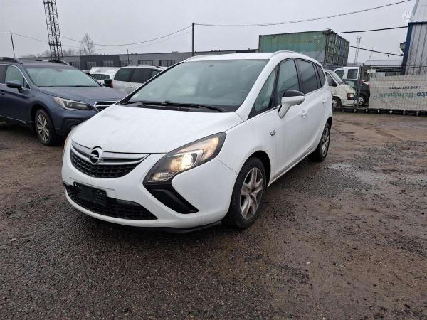 White Opel Zafira Tourer 2015 in Kaunas, with an engine capacity of 1.60 L and mileage of 190 thousand km for 4900 €, photo 1 on AUTOMOTO.COM.LV
