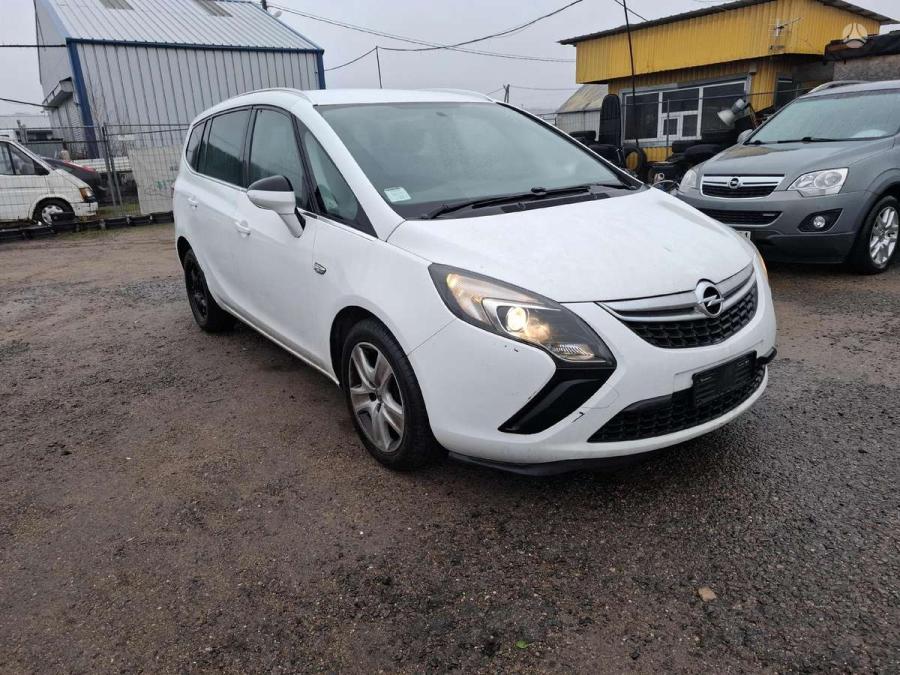 Balts Opel Zafira Tourer 2015 Kauņa, ar dzinēja tilpumu 1.60 L un nobraukumu 190 tūkst. km par 4900 €, foto 2 vietnē AUTOMOTO.COM.LV