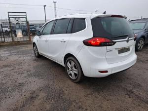 Balts Opel Zafira Tourer 2015 Kauņa, ar dzinēja tilpumu 1.60 L un nobraukumu 190 tūkst. km par 4900 €, foto 3 vietnē AUTOMOTO.COM.LV