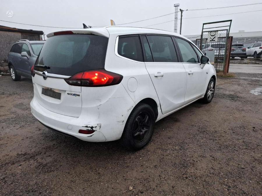 Balts Opel Zafira Tourer 2015 Kauņa, ar dzinēja tilpumu 1.60 L un nobraukumu 190 tūkst. km par 4900 €, foto 4 vietnē AUTOMOTO.COM.LV