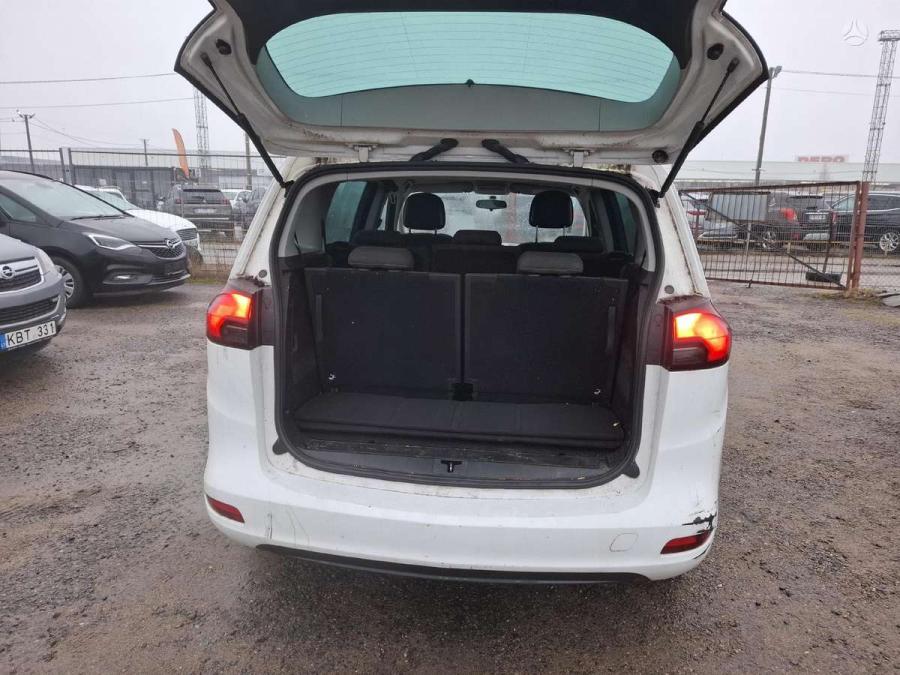 Balts Opel Zafira Tourer 2015 Kauņa, ar dzinēja tilpumu 1.60 L un nobraukumu 190 tūkst. km par 4900 €, foto 5 vietnē AUTOMOTO.COM.LV