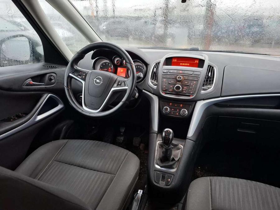 Balts Opel Zafira Tourer 2015 Kauņa, ar dzinēja tilpumu 1.60 L un nobraukumu 190 tūkst. km par 4900 €, foto 11 vietnē AUTOMOTO.COM.LV