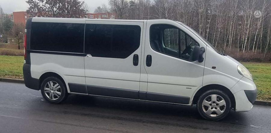 White Opel Zafira Tourer 2015 in Vilnius, with an engine capacity of 2.00 L and mileage of 305 thousand km for 3900 €, photo 5 on AUTOMOTO.COM.LV
