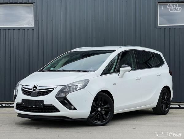 White Opel Zafira Tourer 2015 in Taurage, with an engine capacity of 2.00 L and mileage of 261 thousand km for 5700 €, photo 1 on AUTOMOTO.COM.LV