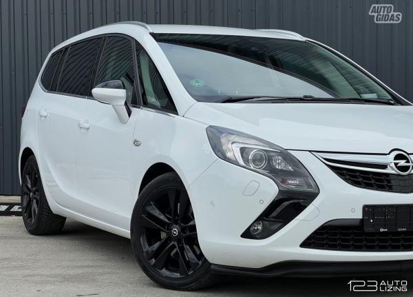 White Opel Zafira Tourer 2015 in Taurage, with an engine capacity of 2.00 L and mileage of 261 thousand km for 5700 €, photo 6 on AUTOMOTO.COM.LV