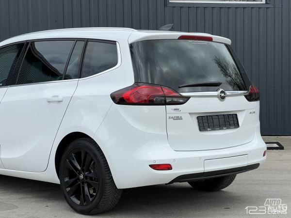 White Opel Zafira Tourer 2015 in Taurage, with an engine capacity of 2.00 L and mileage of 261 thousand km for 5700 €, photo 8 on AUTOMOTO.COM.LV