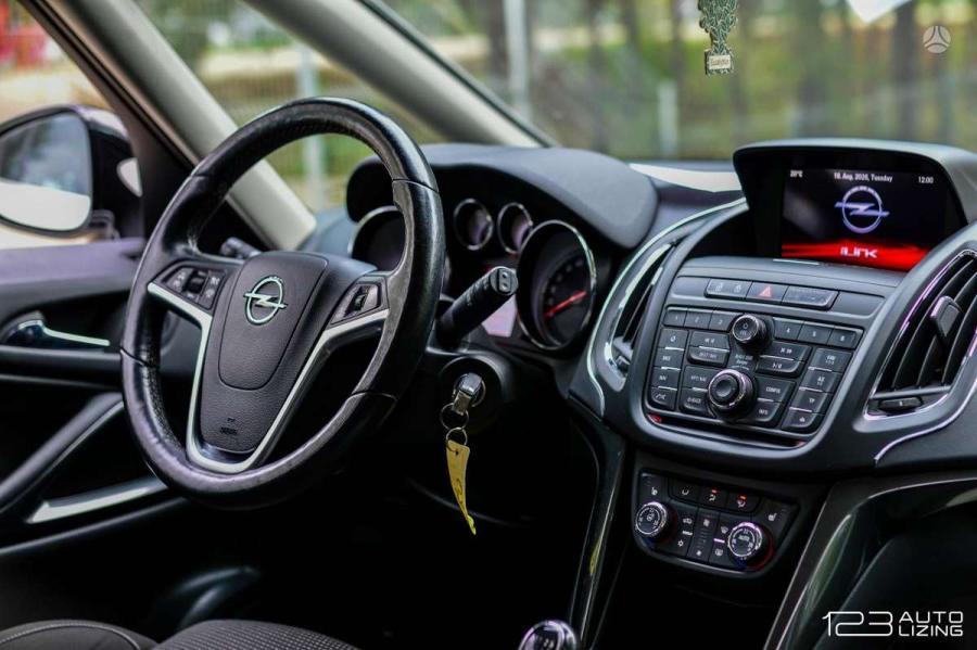Белый Опель Zafira Tourer 2015 в Кретинга, объемом двигателя 1.60 л и пробегом 260 тыс. км за 6150 €, фото 12 на AUTOMOTO.COM.LV