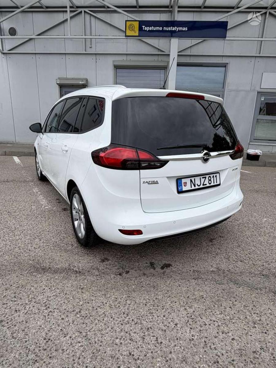 Balts Opel Zafira Tourer 2015 Jonava, ar dzinēja tilpumu 1.60 L un nobraukumu 250 tūkst. km par 4250 €, foto 4 vietnē AUTOMOTO.COM.LV