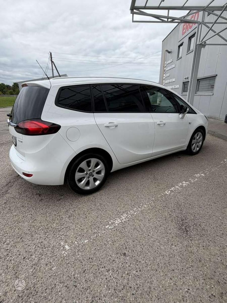 Balts Opel Zafira Tourer 2015 Jonava, ar dzinēja tilpumu 1.60 L un nobraukumu 250 tūkst. km par 4250 €, foto 5 vietnē AUTOMOTO.COM.LV