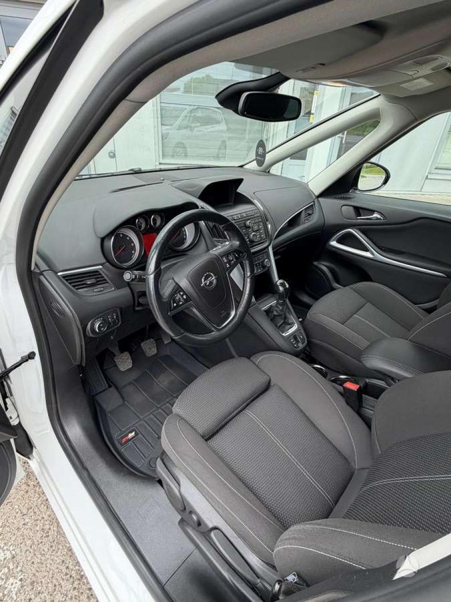 Balts Opel Zafira Tourer 2015 Jonava, ar dzinēja tilpumu 1.60 L un nobraukumu 250 tūkst. km par 4250 €, foto 9 vietnē AUTOMOTO.COM.LV