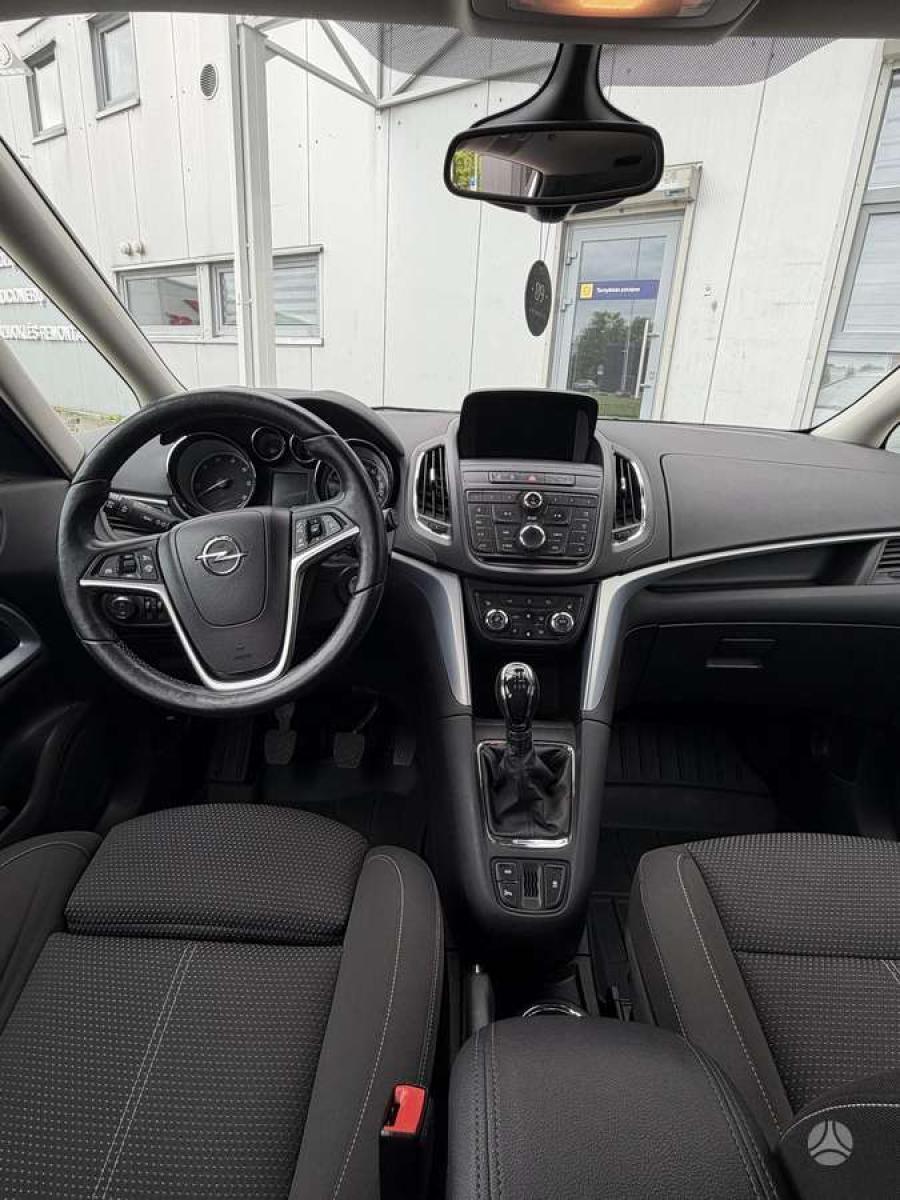 Balts Opel Zafira Tourer 2015 Jonava, ar dzinēja tilpumu 1.60 L un nobraukumu 250 tūkst. km par 4250 €, foto 10 vietnē AUTOMOTO.COM.LV