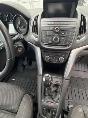 Balts Opel Zafira Tourer 2015 Jonava, ar dzinēja tilpumu 1.60 L un nobraukumu 250 tūkst. km par 4250 €, foto 13 vietnē AUTOMOTO.COM.LV