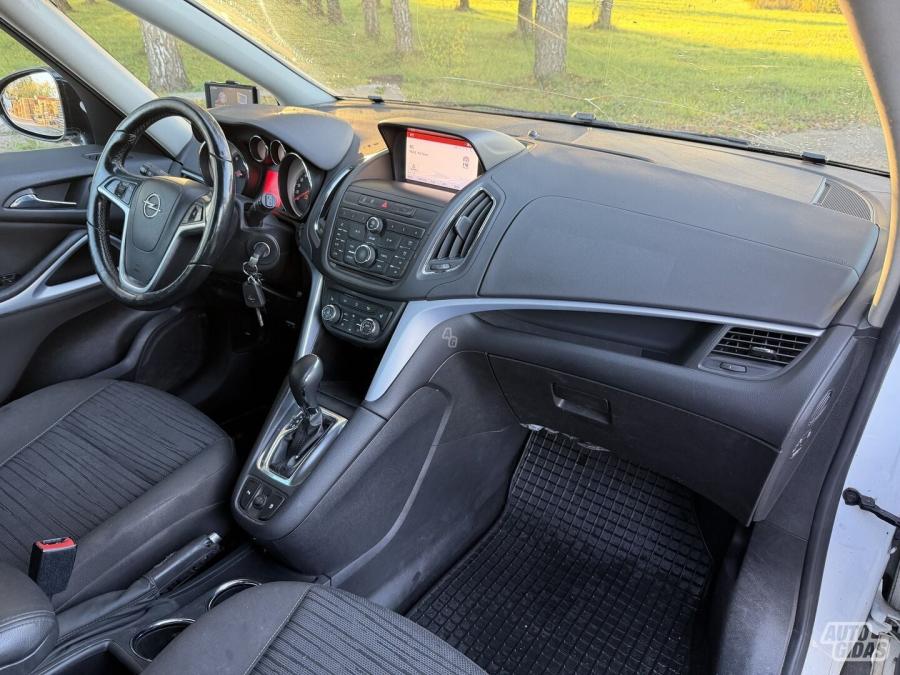 Белый Опель Zafira Tourer 2015 в Кельме, объемом двигателя 2.00 л и пробегом 487 тыс. км за 3150 €, фото 18 на AUTOMOTO.COM.LV