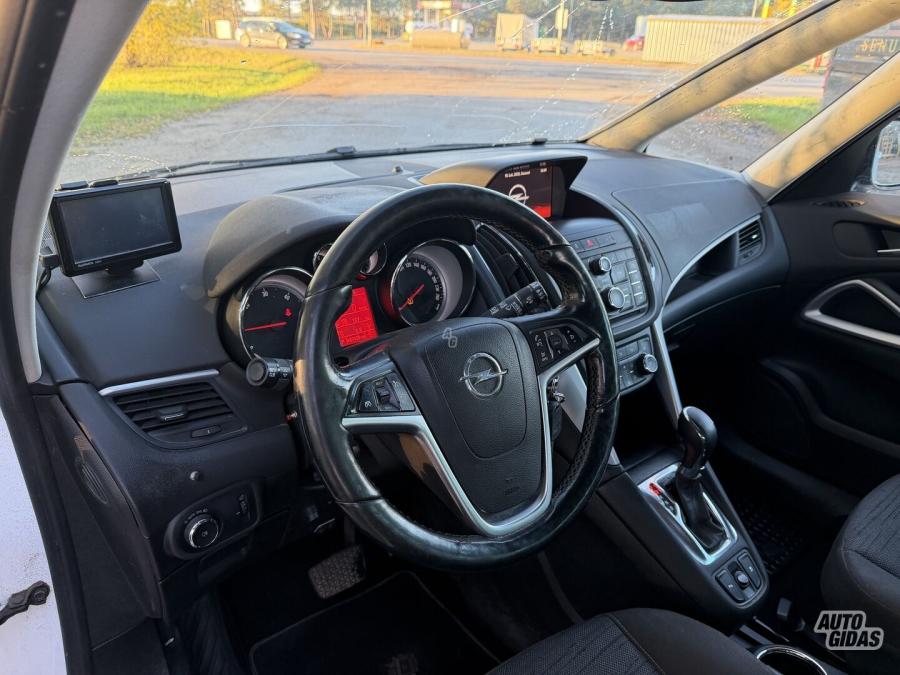 Белый Опель Zafira Tourer 2015 в Кельме, объемом двигателя 2.00 л и пробегом 487 тыс. км за 3150 €, фото 21 на AUTOMOTO.COM.LV