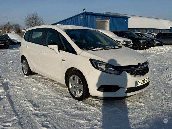 White Opel Zafira Tourer 2016 in Taurage, with an engine capacity of 1.60 L and mileage of 124 thousand km for 5500 €, photo 1 on AUTOMOTO.COM.LV