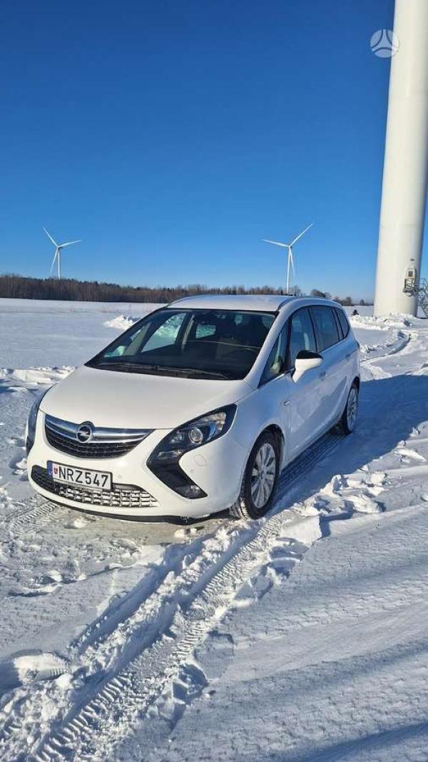 White Opel Zafira Tourer 2016 in Telschi, with an engine capacity of 1.96 L and mileage of 235 thousand km for 6250 €, photo 1 on AUTOMOTO.COM.LV
