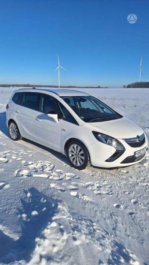 White Opel Zafira Tourer 2016 in Telschi, with an engine capacity of 1.96 L and mileage of 235 thousand km for 6250 €, photo 2 on AUTOMOTO.COM.LV