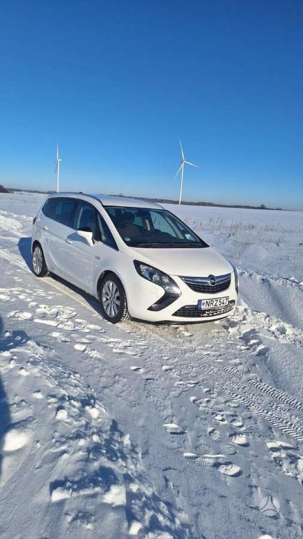 White Opel Zafira Tourer 2016 in Telschi, with an engine capacity of 1.96 L and mileage of 235 thousand km for 6250 €, photo 4 on AUTOMOTO.COM.LV