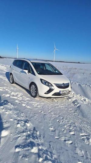 White Opel Zafira Tourer 2016 in Telschi, with an engine capacity of 1.96 L and mileage of 235 thousand km for 6250 €, photo 4 on AUTOMOTO.COM.LV