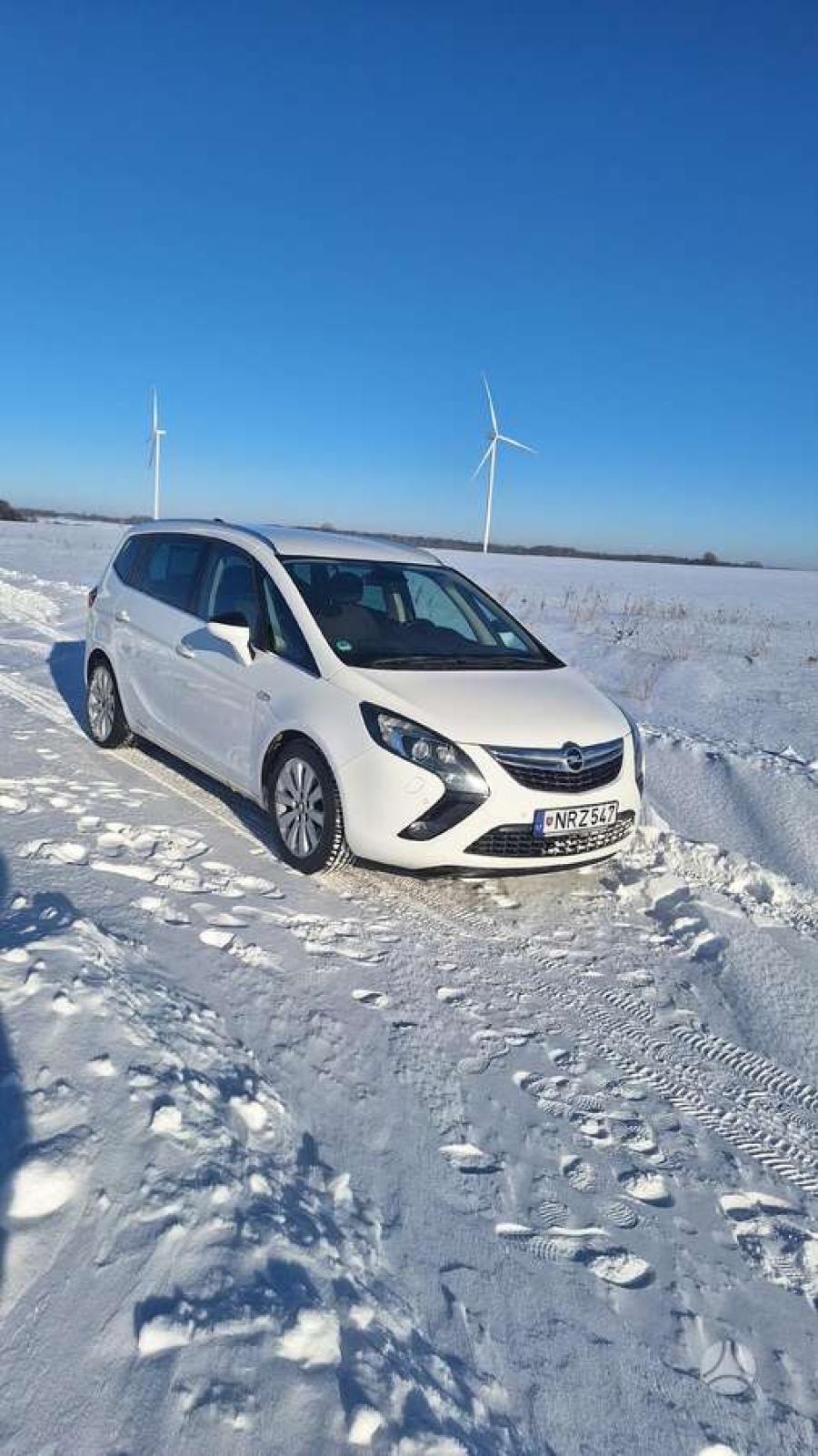 White Opel Zafira Tourer 2016 in Telschi, with an engine capacity of 1.96 L and mileage of 235 thousand km for 6250 €, photo 4 on AUTOMOTO.COM.LV