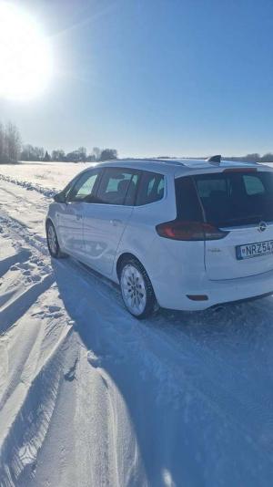White Opel Zafira Tourer 2016 in Telschi, with an engine capacity of 1.96 L and mileage of 235 thousand km for 6250 €, photo 6 on AUTOMOTO.COM.LV