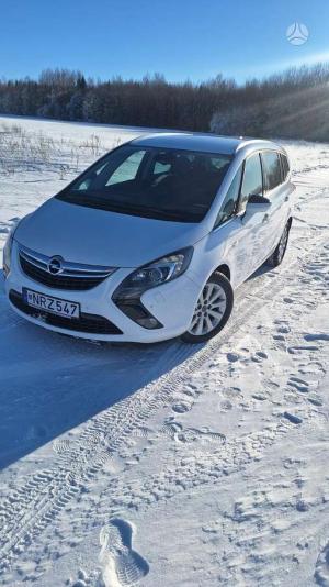 White Opel Zafira Tourer 2016 in Telschi, with an engine capacity of 1.96 L and mileage of 235 thousand km for 6250 €, photo 7 on AUTOMOTO.COM.LV