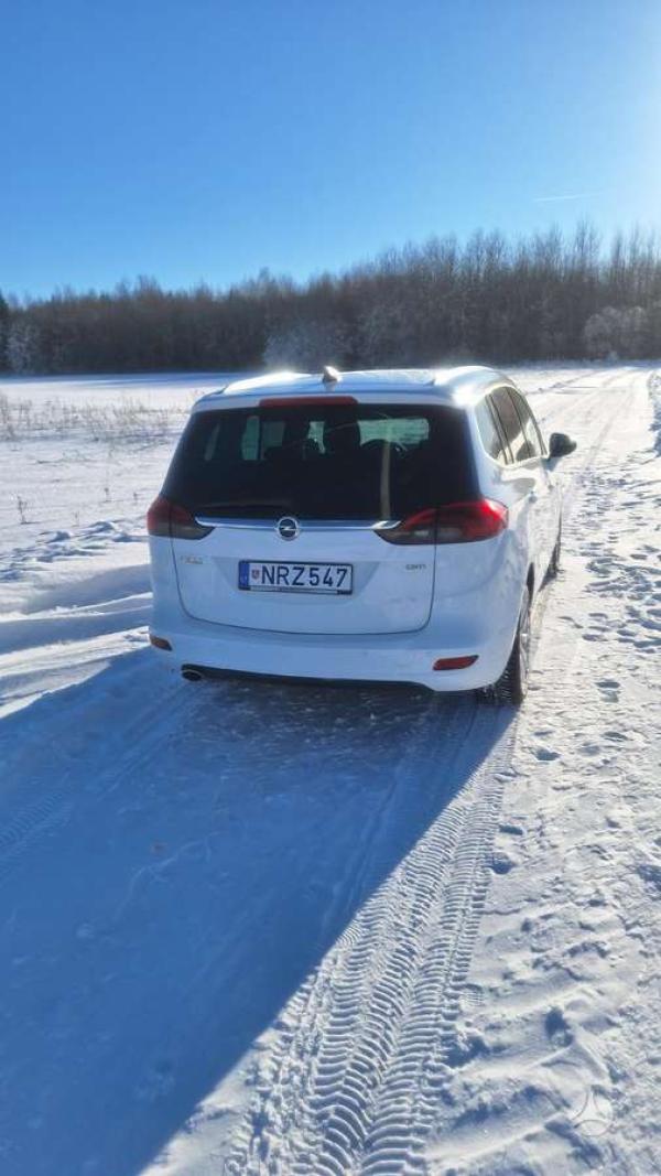 White Opel Zafira Tourer 2016 in Telschi, with an engine capacity of 1.96 L and mileage of 235 thousand km for 6250 €, photo 8 on AUTOMOTO.COM.LV