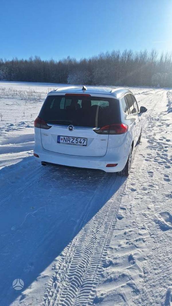 White Opel Zafira Tourer 2016 in Telschi, with an engine capacity of 1.96 L and mileage of 235 thousand km for 6250 €, photo 10 on AUTOMOTO.COM.LV