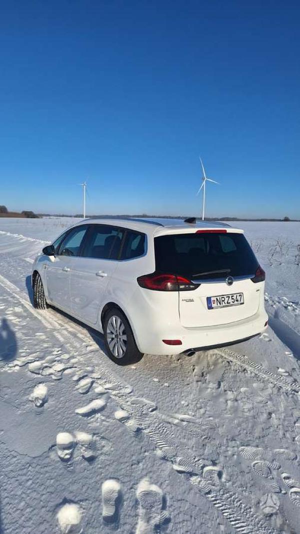 White Opel Zafira Tourer 2016 in Telschi, with an engine capacity of 1.96 L and mileage of 235 thousand km for 6250 €, photo 11 on AUTOMOTO.COM.LV