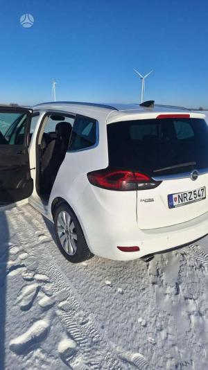 White Opel Zafira Tourer 2016 in Telschi, with an engine capacity of 1.96 L and mileage of 235 thousand km for 6250 €, photo 26 on AUTOMOTO.COM.LV