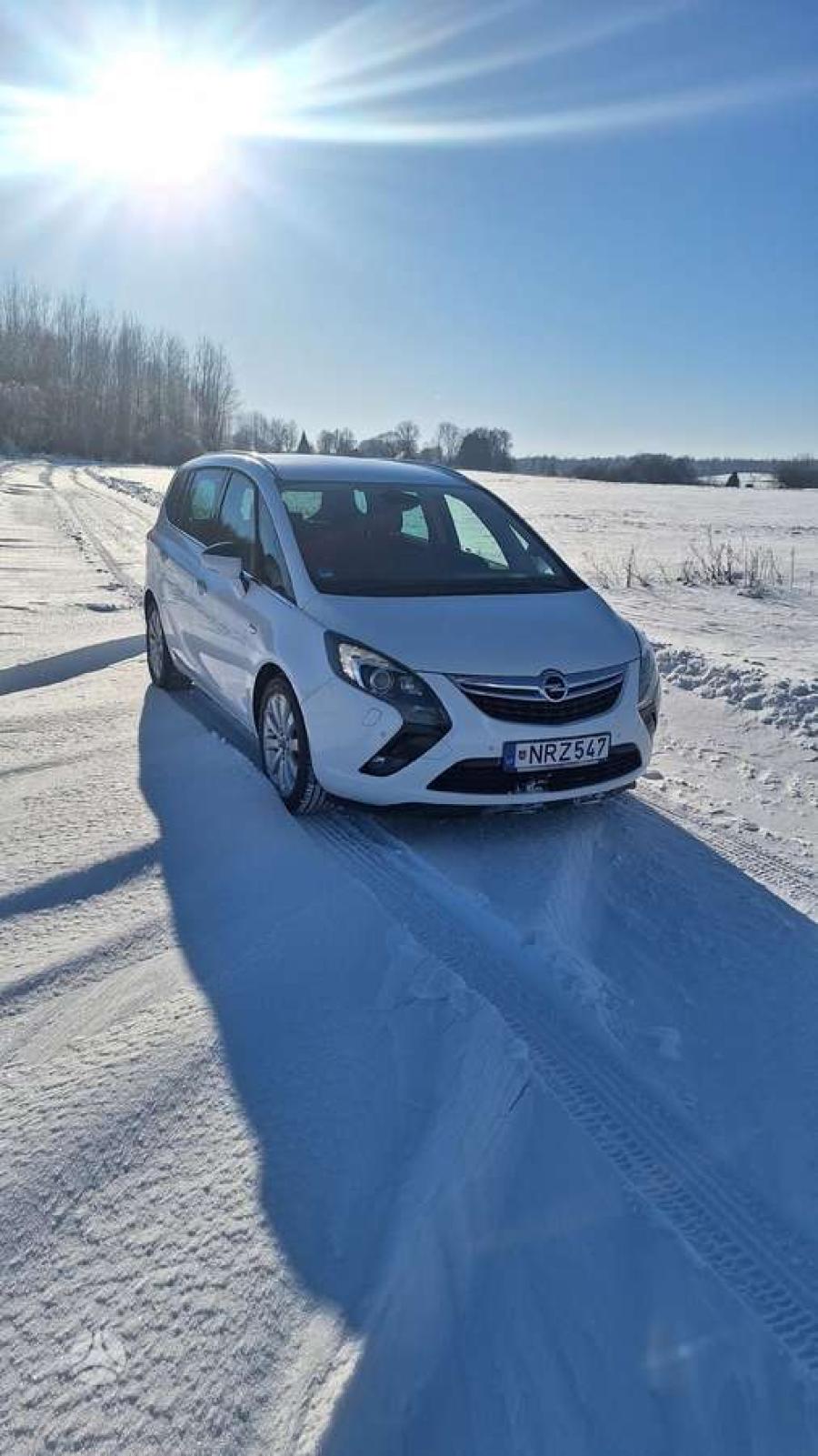 White Opel Zafira Tourer 2016 in Telschi, with an engine capacity of 1.96 L and mileage of 235 thousand km for 6250 €, photo 28 on AUTOMOTO.COM.LV