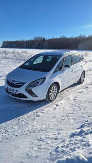 White Opel Zafira Tourer 2016 in Telschi, with an engine capacity of 1.96 L and mileage of 235 thousand km for 6250 €, photo 30 on AUTOMOTO.COM.LV