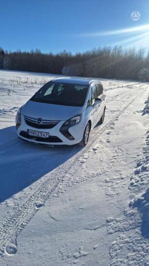 White Opel Zafira Tourer 2016 in Telschi, with an engine capacity of 1.96 L and mileage of 235 thousand km for 6250 €, photo 31 on AUTOMOTO.COM.LV