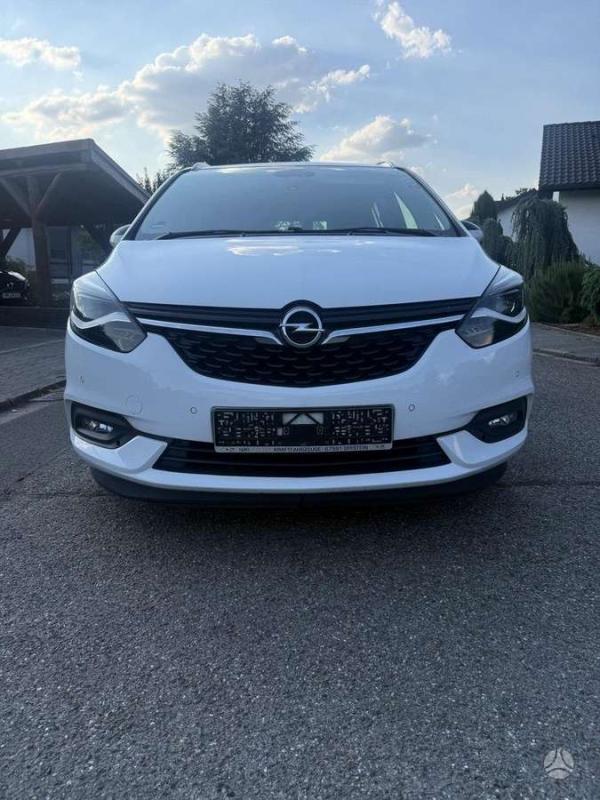 Белый Опель Zafira Tourer 2016 в Клайпеда, объемом двигателя 1.96 л и пробегом 200 тыс. км за 7500 €, фото 2 на AUTOMOTO.COM.LV