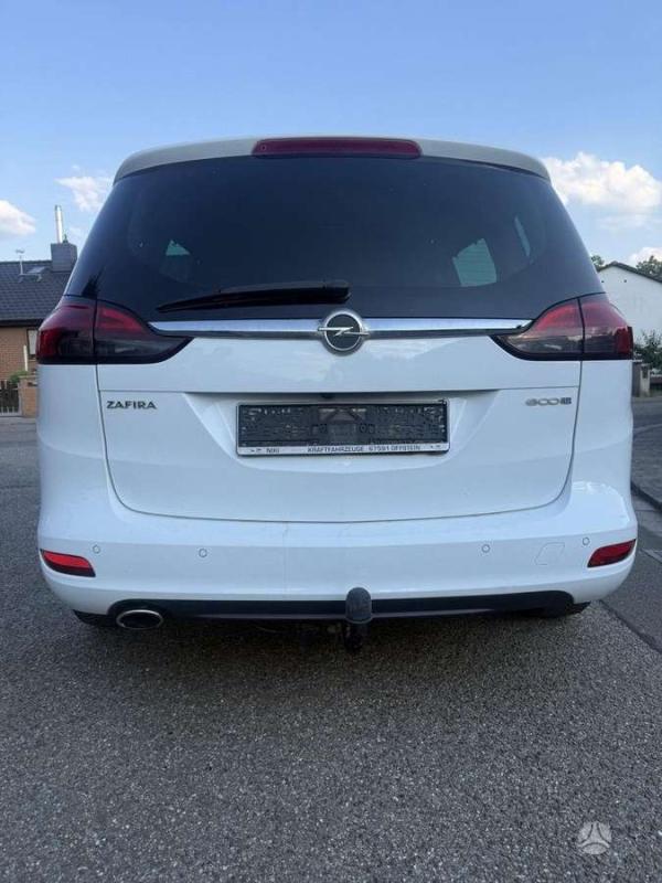 Белый Опель Zafira Tourer 2016 в Клайпеда, объемом двигателя 1.96 л и пробегом 200 тыс. км за 7500 €, фото 3 на AUTOMOTO.COM.LV