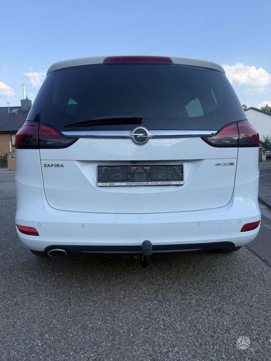Белый Опель Zafira Tourer 2016 в Клайпеда, объемом двигателя 1.96 л и пробегом 200 тыс. км за 7500 €, фото 4 на AUTOMOTO.COM.LV