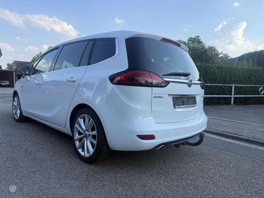 Белый Опель Zafira Tourer 2016 в Клайпеда, объемом двигателя 1.96 л и пробегом 200 тыс. км за 7500 €, фото 8 на AUTOMOTO.COM.LV