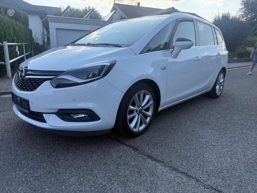 Белый Опель Zafira Tourer 2016 в Клайпеда, объемом двигателя 1.96 л и пробегом 200 тыс. км за 7500 €, фото 9 на AUTOMOTO.COM.LV