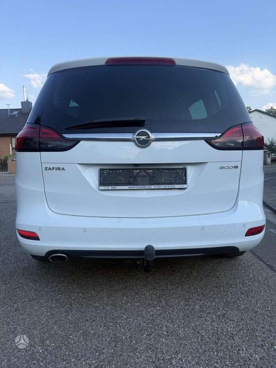 Белый Опель Zafira Tourer 2016 в Клайпеда, объемом двигателя 1.96 л и пробегом 203 тыс. км за 8500 €, фото 4 на AUTOMOTO.COM.LV