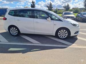 White Opel Zafira Tourer 2016 in Kaunas, with an engine capacity of 1.96 L and mileage of 438 thousand km for 6100 €, photo  on AUTOMOTO.COM.LV