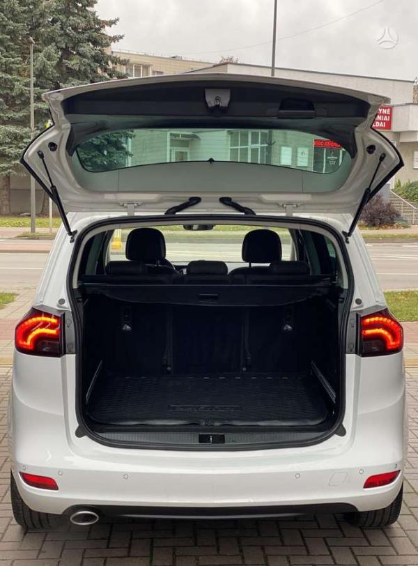 White Opel Zafira Tourer 2017 in Marijampole, with an engine capacity of 1.96 L and mileage of 199 thousand km for 8950 €, photo 11 on AUTOMOTO.COM.LV