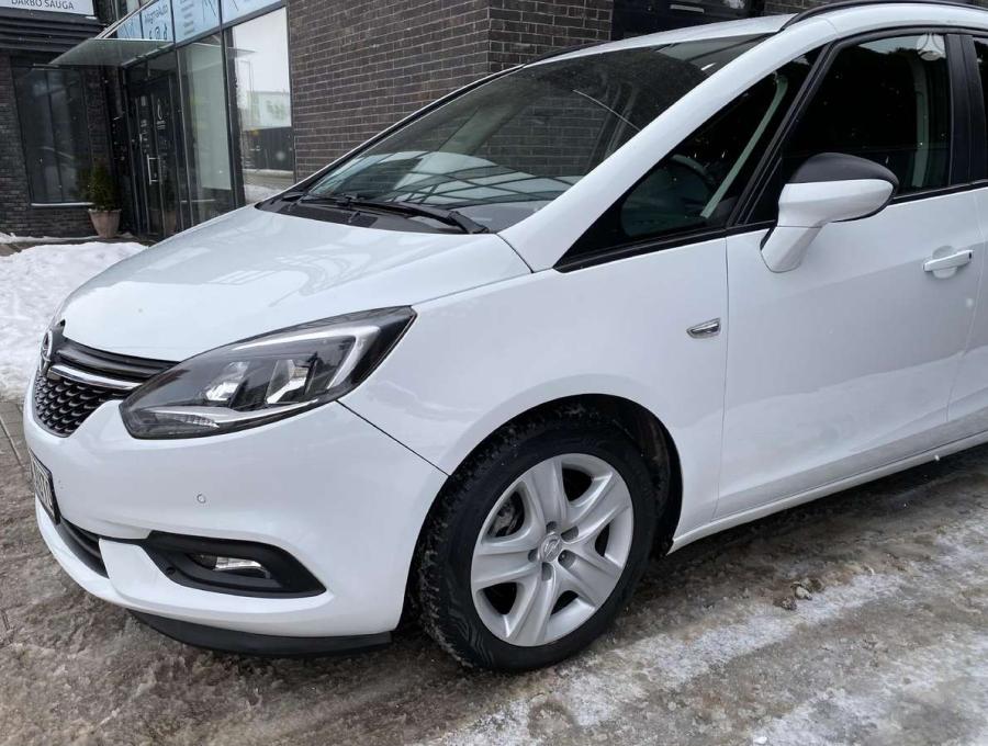 White Opel Zafira Tourer 2017 in Marijampole, with an engine capacity of 1.96 L and mileage of 277 thousand km for 8650 €, photo 8 on AUTOMOTO.COM.LV