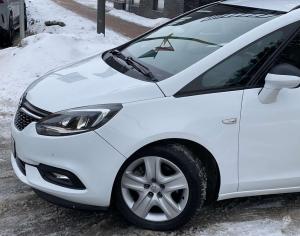 White Opel Zafira Tourer 2017 in Marijampole, with an engine capacity of 1.96 L and mileage of 277 thousand km for 8650 €, photo 9 on AUTOMOTO.COM.LV