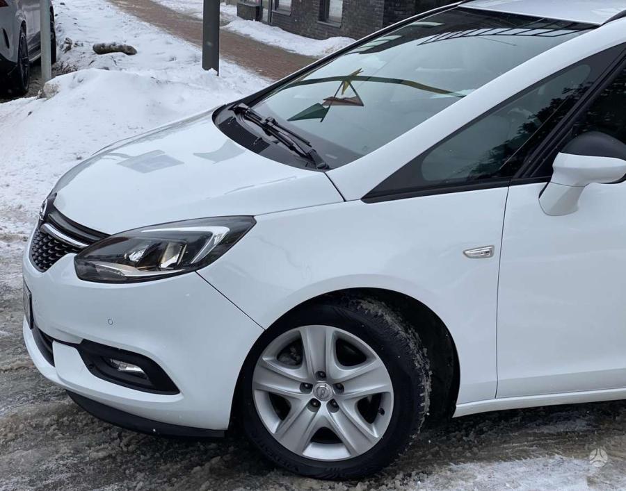 White Opel Zafira Tourer 2017 in Marijampole, with an engine capacity of 1.96 L and mileage of 277 thousand km for 8650 €, photo 9 on AUTOMOTO.COM.LV