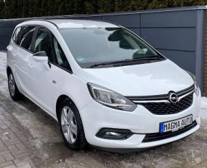 White Opel Zafira Tourer 2017 in Marijampole, with an engine capacity of 1.96 L and mileage of 277 thousand km for 8650 €, photo 11 on AUTOMOTO.COM.LV