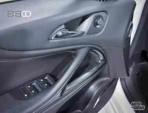 White Opel Zafira Tourer 2017 in Kaunas, with an engine capacity of 2.00 L and mileage of 275 thousand km for 7750 €, photo 28 on AUTOMOTO.COM.LV