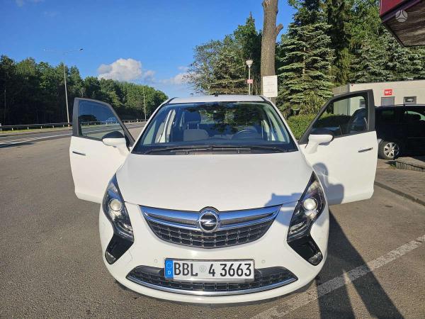 Balts Opel Zafira Tourer 2017 Kauņa, ar dzinēja tilpumu 2.00 L un nobraukumu 135 tūkst. km par 7000 €, foto 1 vietnē AUTOMOTO.COM.LV