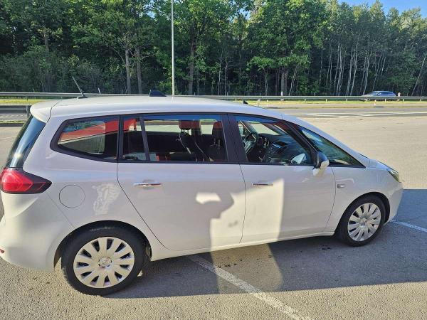 Balts Opel Zafira Tourer 2017 Kauņa, ar dzinēja tilpumu 2.00 L un nobraukumu 135 tūkst. km par 7000 €, foto 6 vietnē AUTOMOTO.COM.LV